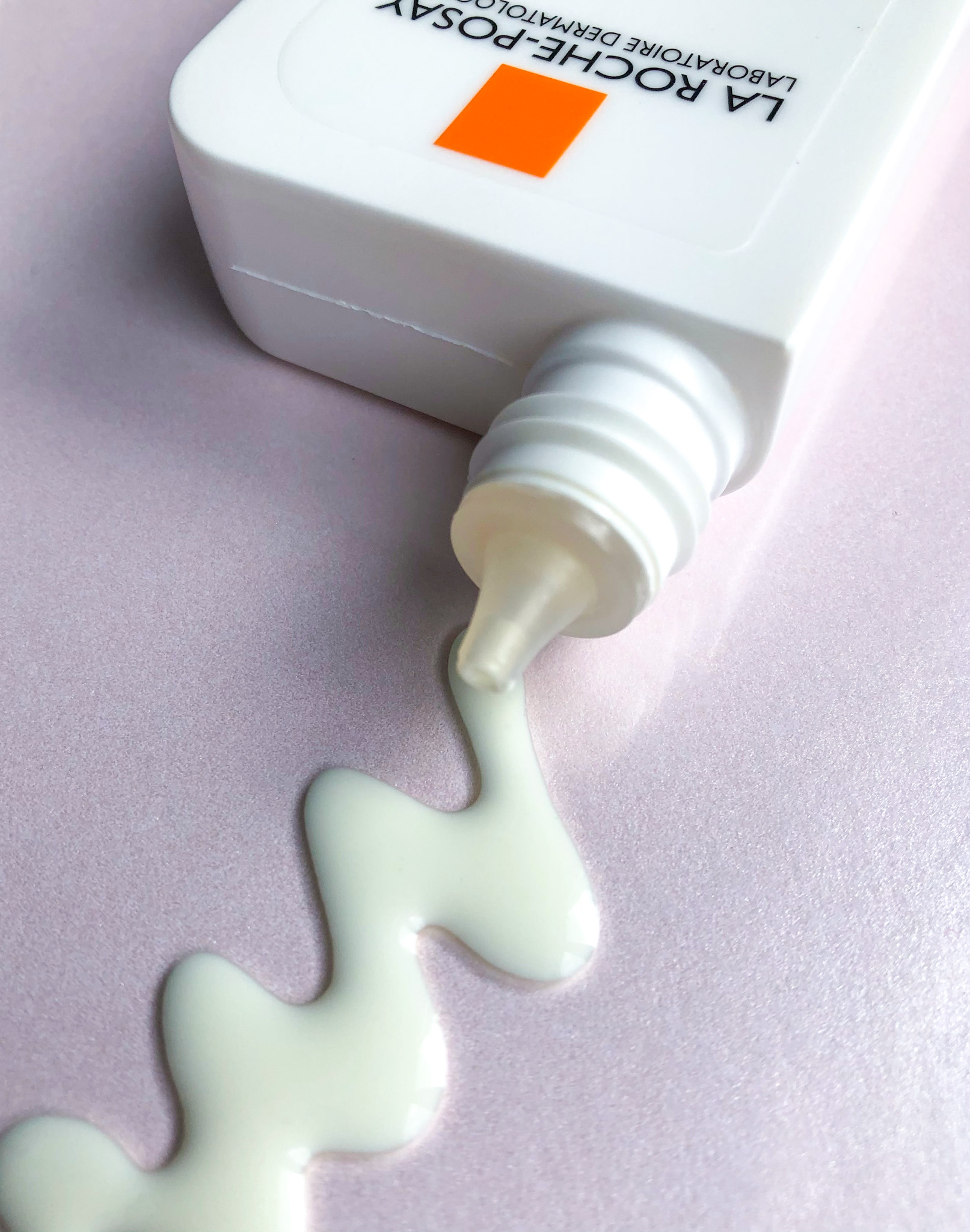 How To Reapply Sunscreen Over Makeup - The Summer Study